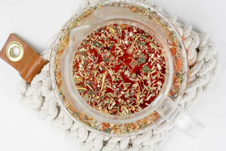 Clothesline Trivet - Free Modern Crochet Pattern Using Rope