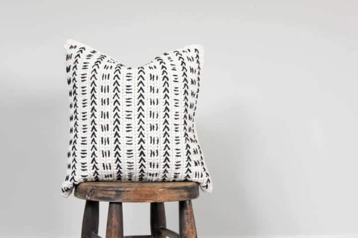 Mud Cloth Crochet Pillow Pattern -- Free Pattern! » Make & Do Crew