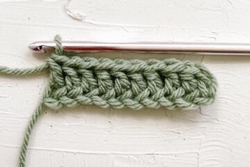 How to Double Crochet (dc) for Beginners (And Fix Mistakes)